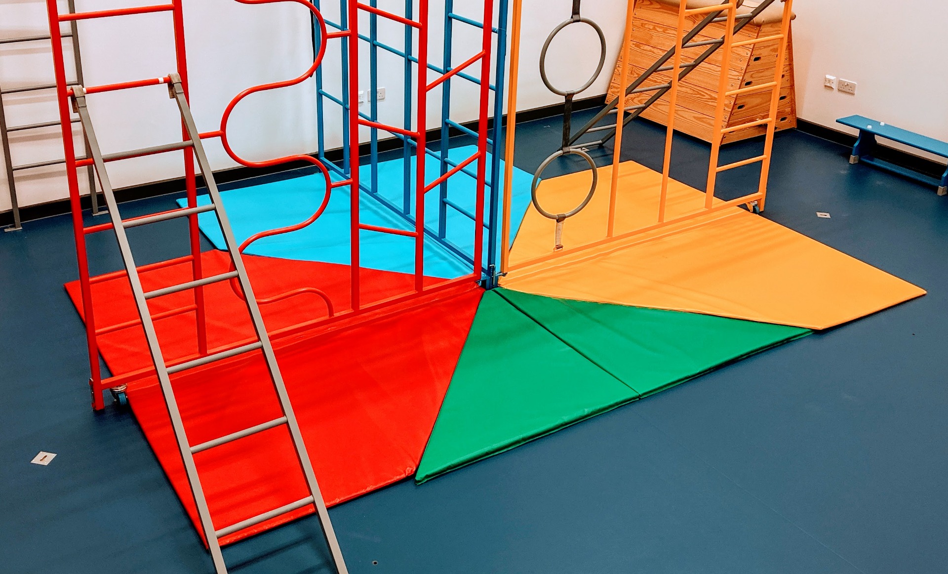 Steel foldaway climbing frame